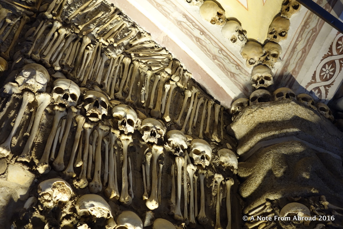 Cemetery Pictures and Burial Practices From Around the World | A Note ...