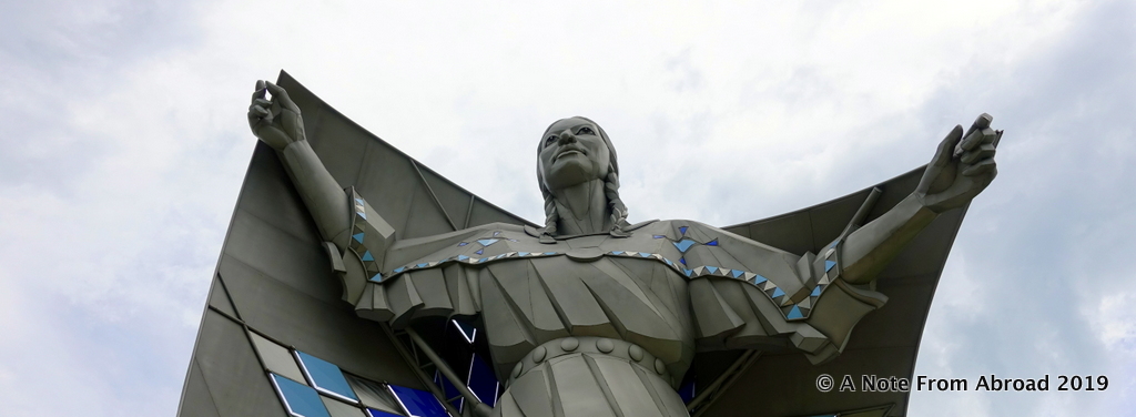 SOUTH DAKOTA: Dignity of Earth and Sky Statue | A Note From Abroad